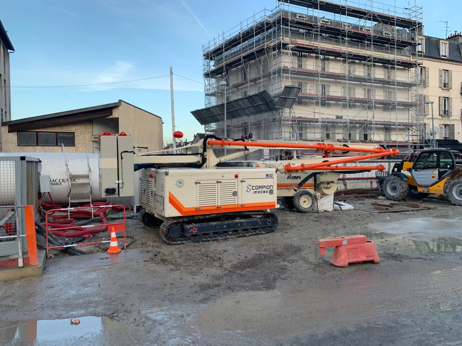Mecbo America Launches Scorpion Concrete Crawler Boom - Mecbo America